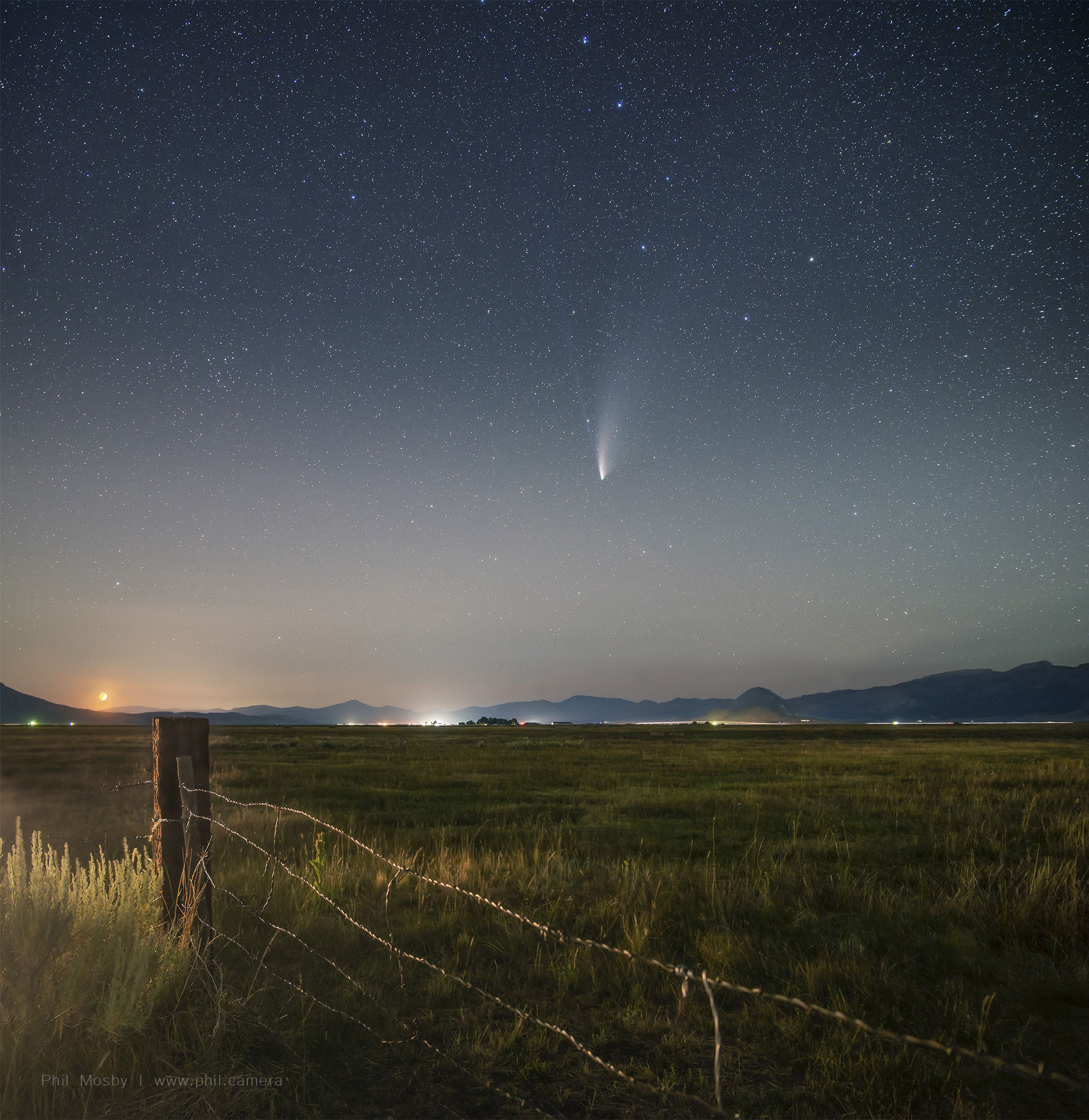 The Comet Neowise and a setting crescent moon in Sierra Valley, CA ...